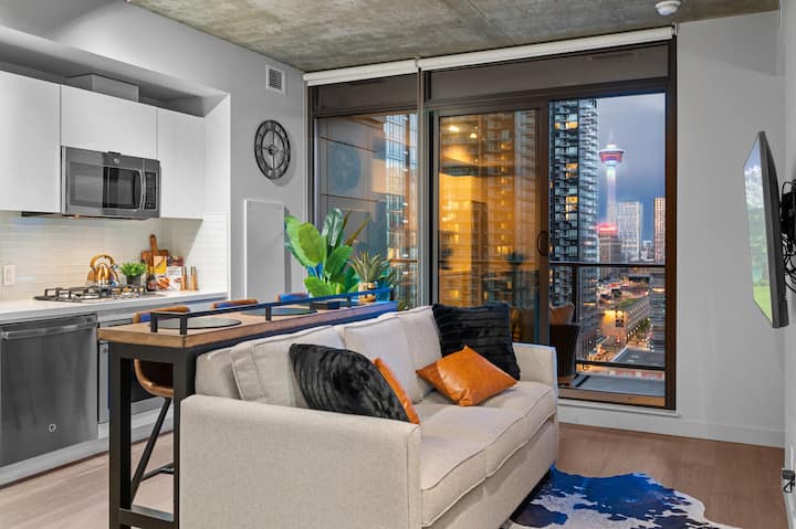 Calgary Tower View | Mins To Saddledome | Gym - Calgary