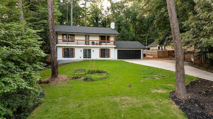 Luxury Family Home With Pool - Stone Mountain, GA