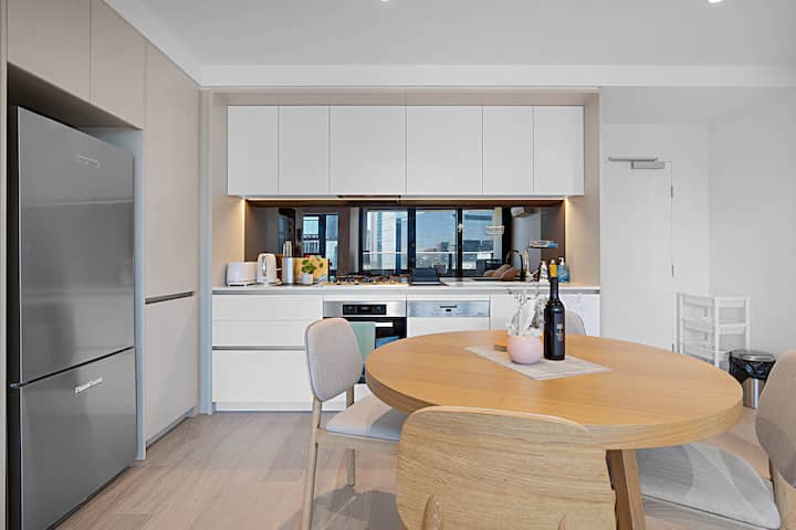 Breathtaking View | 2br/2ba | Parking | Gym | Pool - Melbourne