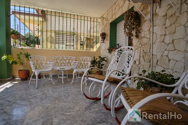 Central House Just A Step Away From Varadero Beach - Varadero