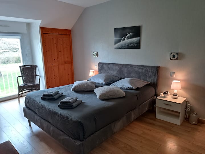 Chambre "Etoilée" Spacieuse Idéale Pour Un Couple - Lohéac