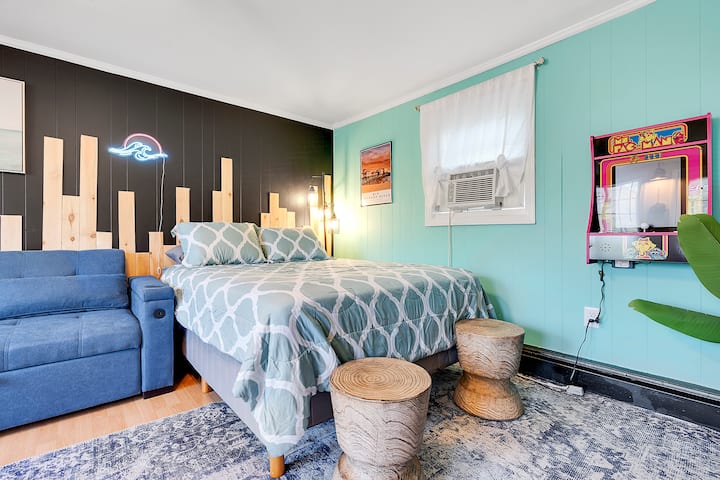 Chic Beach Getaway In Old Orchard Beach - Saco, ME