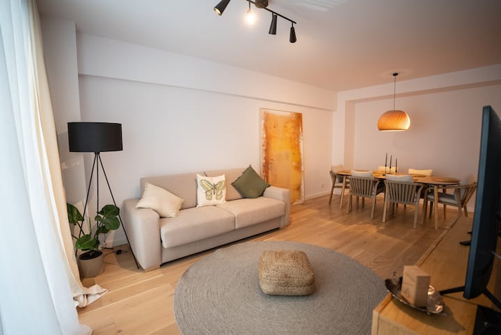 The Level Sanctuary: Free Parking & Netflix - Bukarest