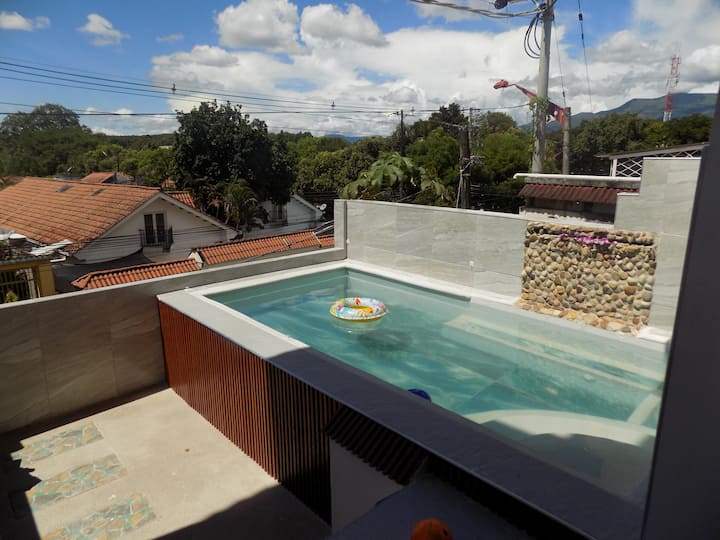 Paraíso De Piscina: Confort Y Diversión En Melgar - Melgar