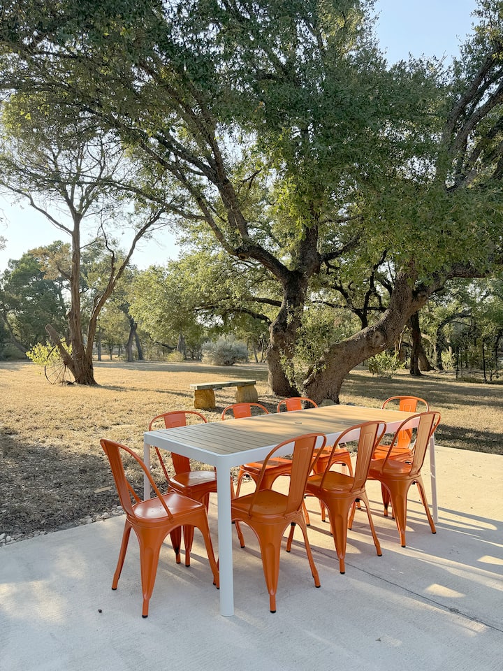 Scenic Hill Country Hideaway - Driftwood, TX