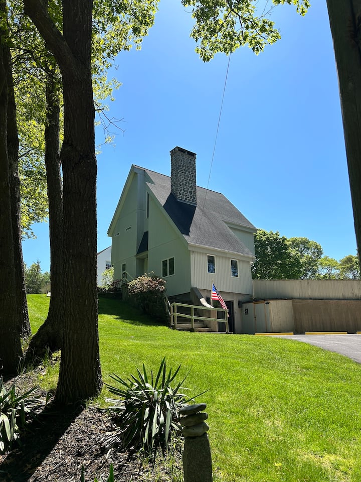 Ocean Air Apartment - Rhode Island