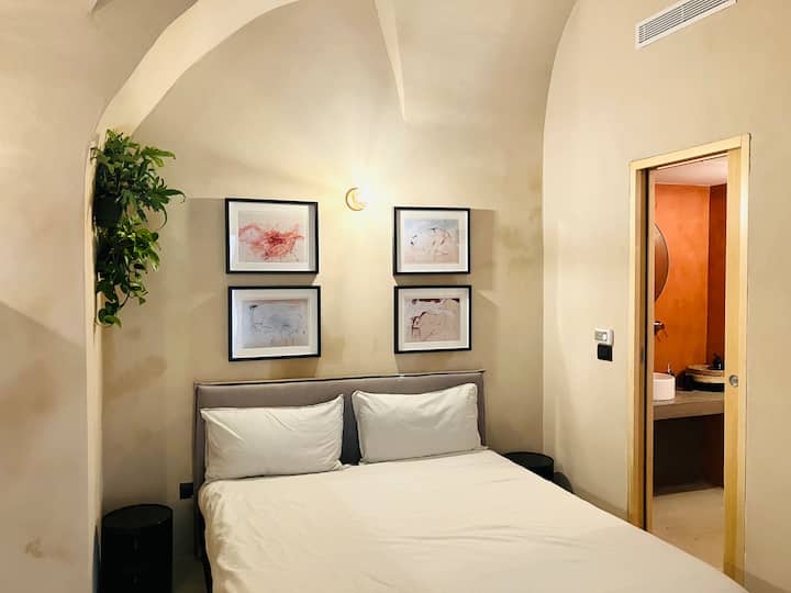 Dimora.bedroom+ensuite Bathroom. Ground Floor - Molfetta