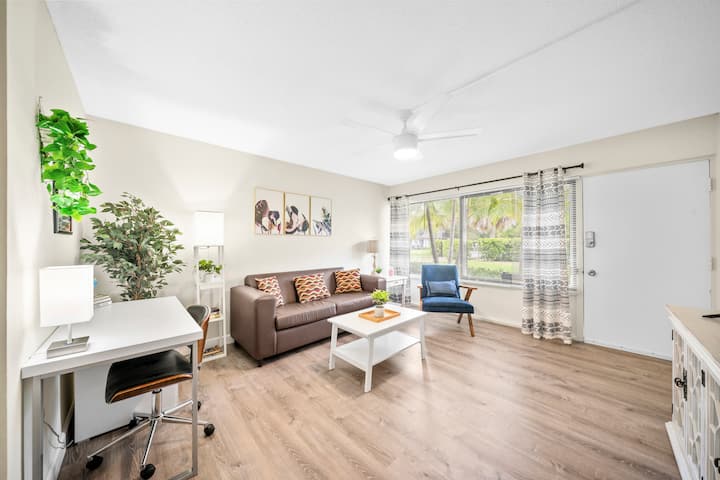 Ground Floor Located | 2 Beds | Kitchen | Sofa Bed - Stuart, FL