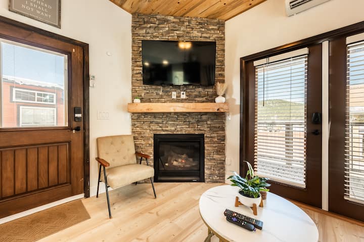 Pikes Peak Boutique Retreat! - Woodland Park, CO