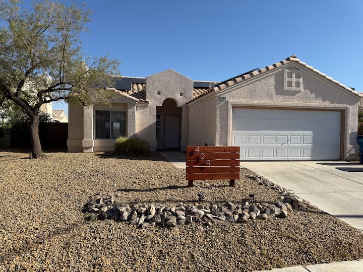 Cozy 2 Bedroom Getaway - Lake Las Vegas, NV