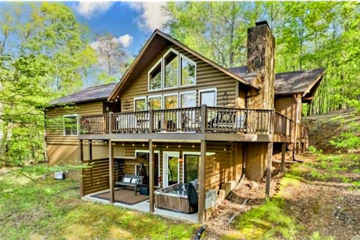 Mountain View!l Firepit & Hot Tub, Dog Friendly! - Ellijay, GA