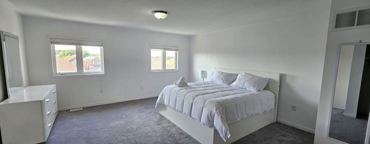 Luxury 4-bedroom Mississauga Home - Mississauga