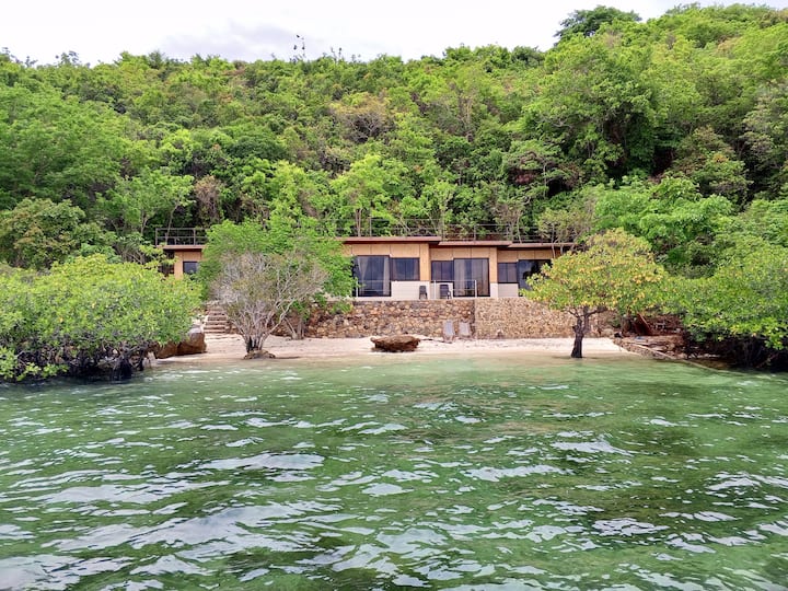 4 Bedroom Beachhouse W/pool - Coron