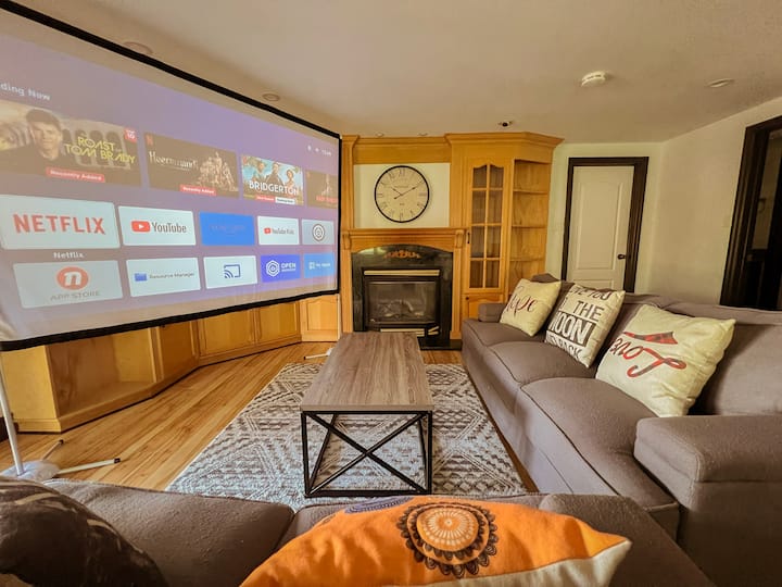 Beautiful Waterfront Cottage With Pool&hometheater - Georgina