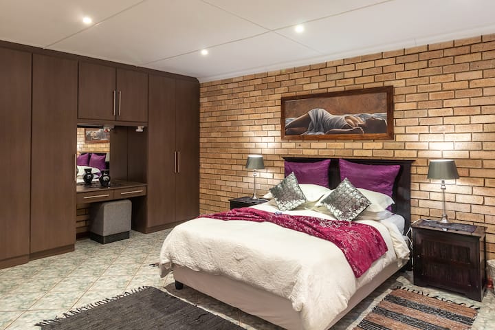 Charming 1br Suite Near Beach Quiet Free Parking - Port Alfred