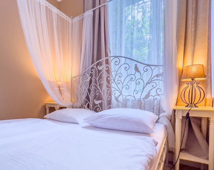 Zimmer Mit Charme Nah Am Kurfürstendamm - Berlin