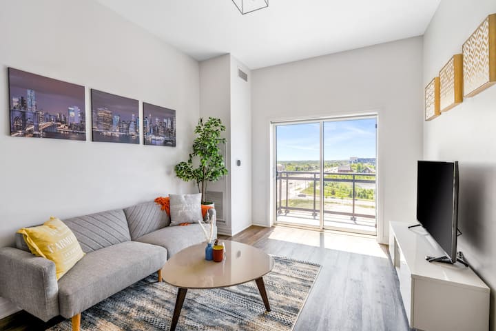 Spacious Urban Oasis:stylish 2 Bed, 2 Bath Getaway - Oakville
