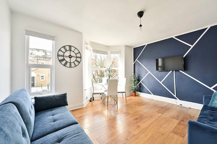 Bright 2-bed Flat, Sleeps 8 – Leyton E10 Near Tube - Leyton