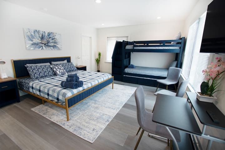 Spacious 4-bed Room + Private Bath & Parking In La - West Hollywood, CA