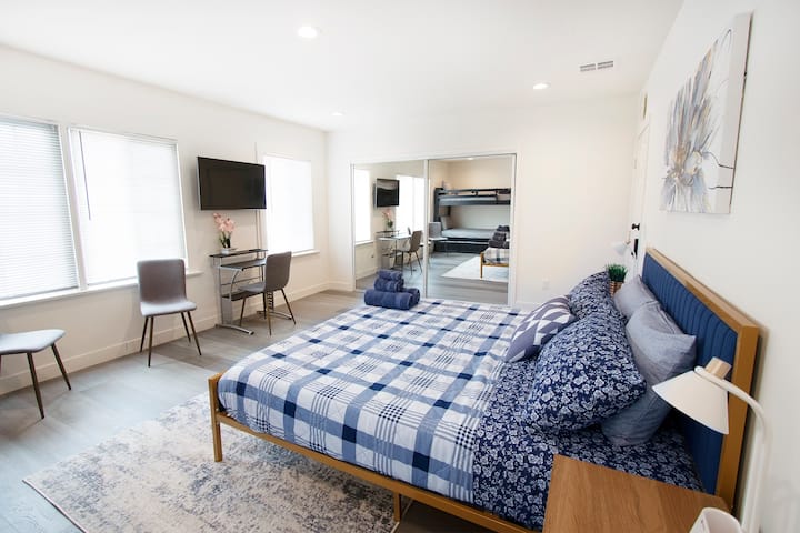 Spacious 4-bed Room + Private Bath & Parking In La - Los Ángeles, CA