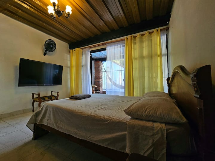 Suite Matrimonial: Vista A La Piscina - Altamira, Colombia