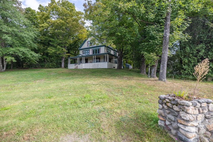 Hot Tub, Huge Yard, Central, Large Groups Welcome! - Greenwood, ME