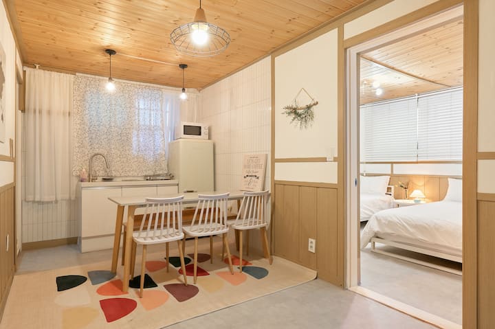 [New Open]홍대입구역 도보5분/2rm/3bed/장기숙박가능/넷플릭스 - Seoul