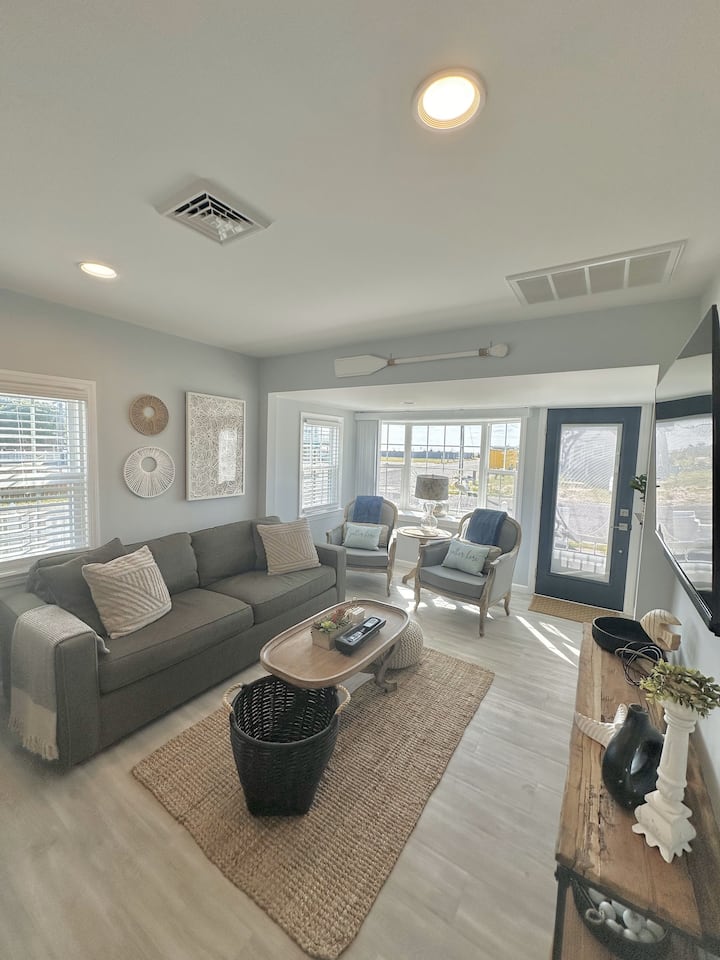 Sunset Aware Cottage, Beach Block With Water Views - North Cape May