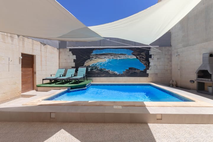 Hollies - Economy Room - Malta