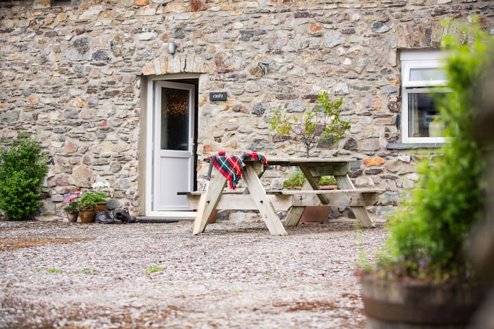 Tranquil Country Cottage With Indoor Swimming Pool - Haverfordwest