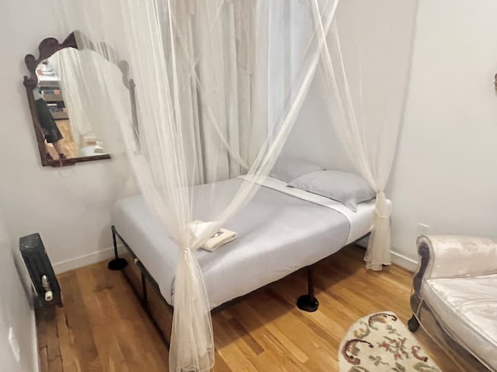 Vibrant Williamsburg Bedroom - Brooklyn, NY
