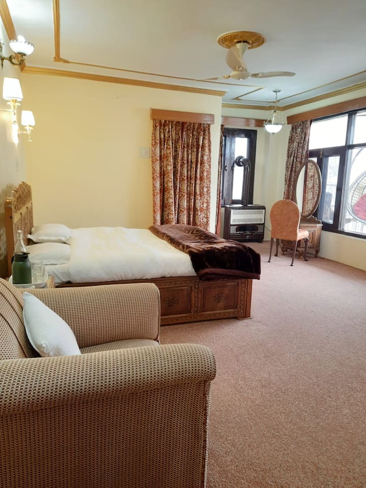 Upper Rooms | Riverside B&b - シュリーナガル