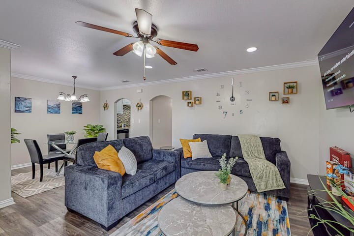 Family Friendly 2br/2bth | Walk To At&t Globe Life - Grand Central Park, Grand Prairie