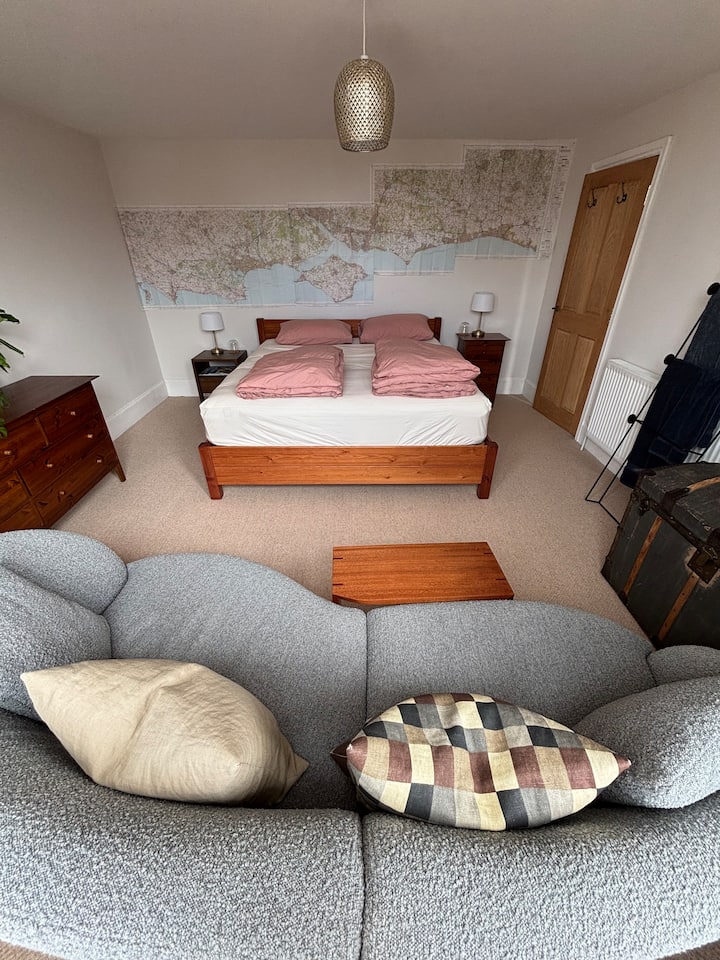 Cowes Super King Room And Shower - Isle of Wight