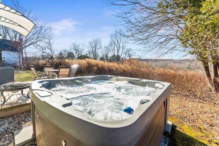 Renovated Home Near Casino • Contact Host To Book - Norwich, CT
