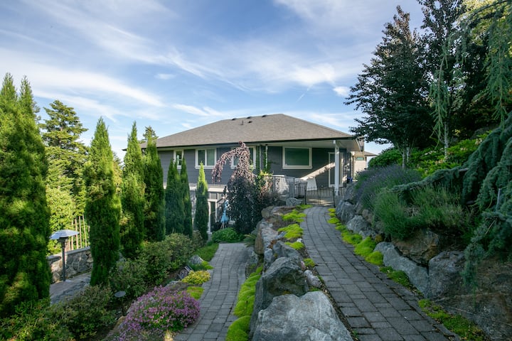 Luxurious Home With Hot Tub - 사니치