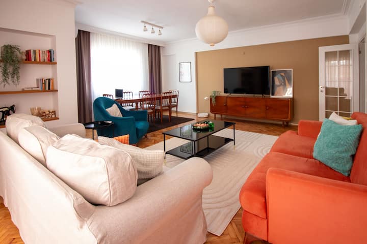 Fully Renovated 3br Gem In Downtown W/acs - Antalya
