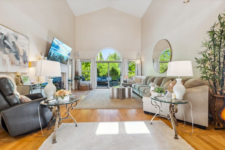 Hoosier Estate - Steps To Iu - Bloomington, IN