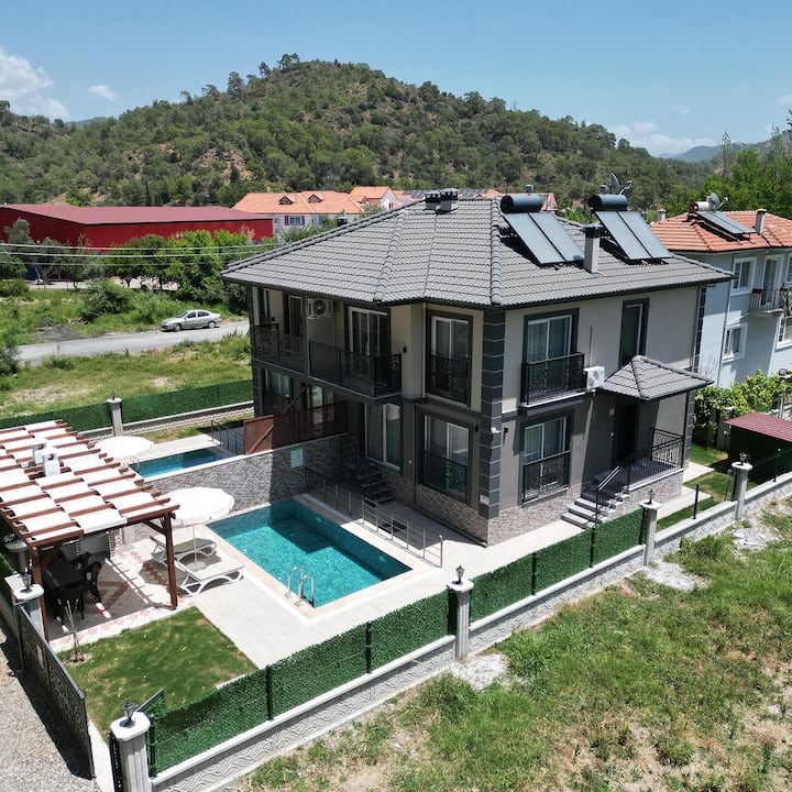 Muğla Dalyan'a Yakın Havuz+klimalı,8 Kişilik Villa - Dalaman