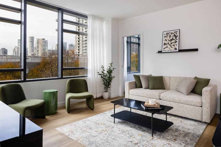 Smithe House Two Bedroom Apt + Office - Yaletown - Vancouver
