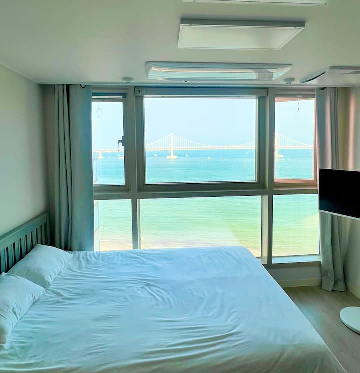 계절(季) _신축 고층, 광안대교뷰 끝판왕. 12시 퇴실, 광안리 해수욕장 10초 - Busan