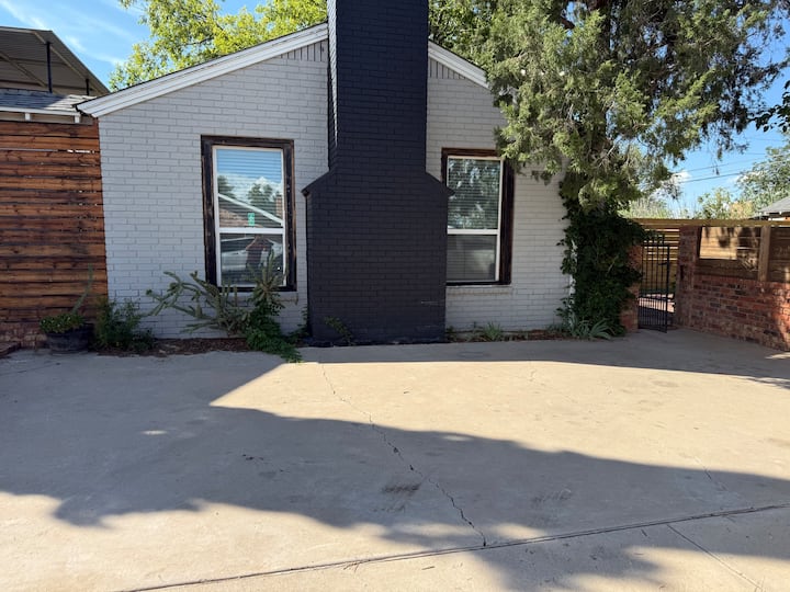 Golder Guest House - Odessa, TX