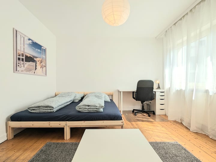 Großes Zimmer 1 Von 3, Berufstätigenwg (Lin10 2og) - Karlsruhe