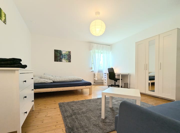 Großes Zimmer 3 Von 3, Berufstätigenwg (Lin10 2og) - Karlsruhe