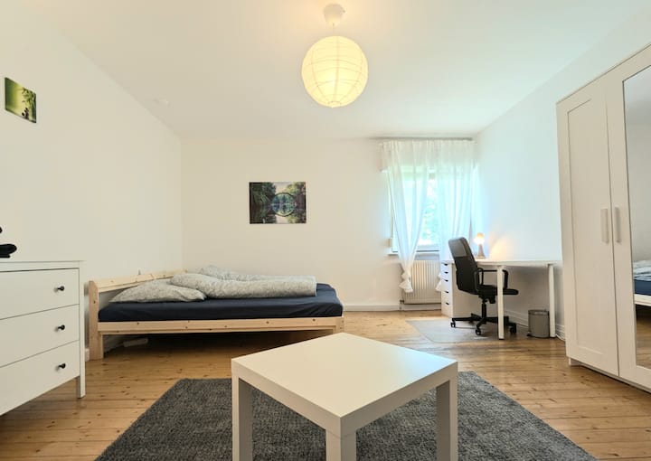 Großes Zimmer 3 Von 3, Berufstätigenwg (Lin10 2og) - Karlsruhe
