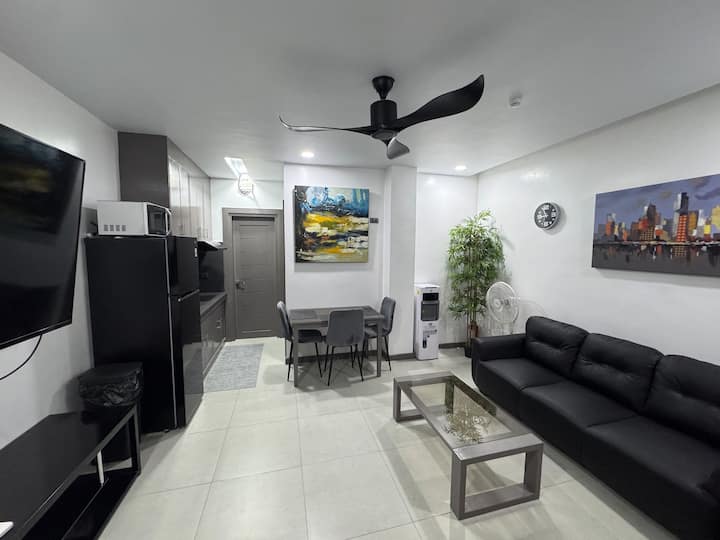 Stylish 1 Bedroom @ Great Location - Angeles