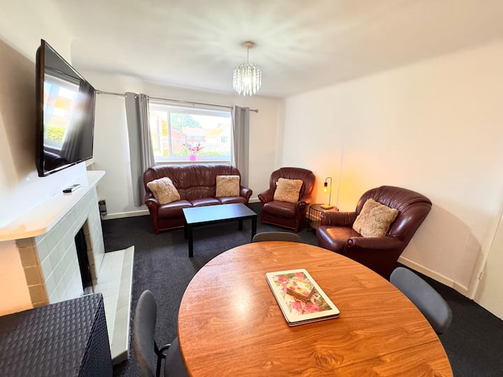 Centrally Located Flat With Off-road Parking - Southampton