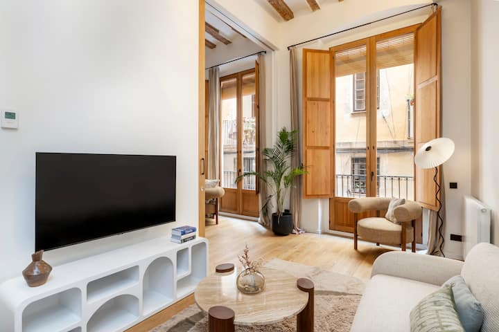 Contemporary Born Escape - Barcelona