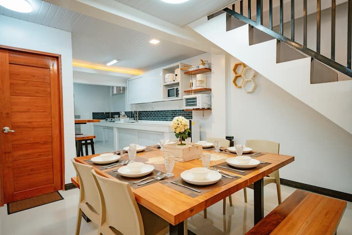 Twin Residences W/jacuzzi In Tagaytay (Casa Renee) - Tagaytay