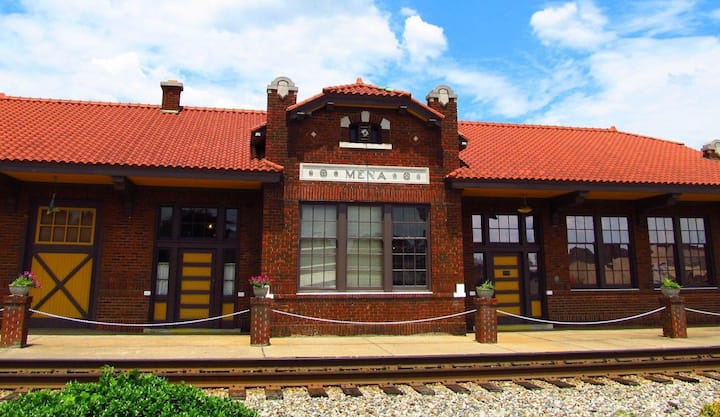 Fall Stone House Escape-sleeps 9 - Mena